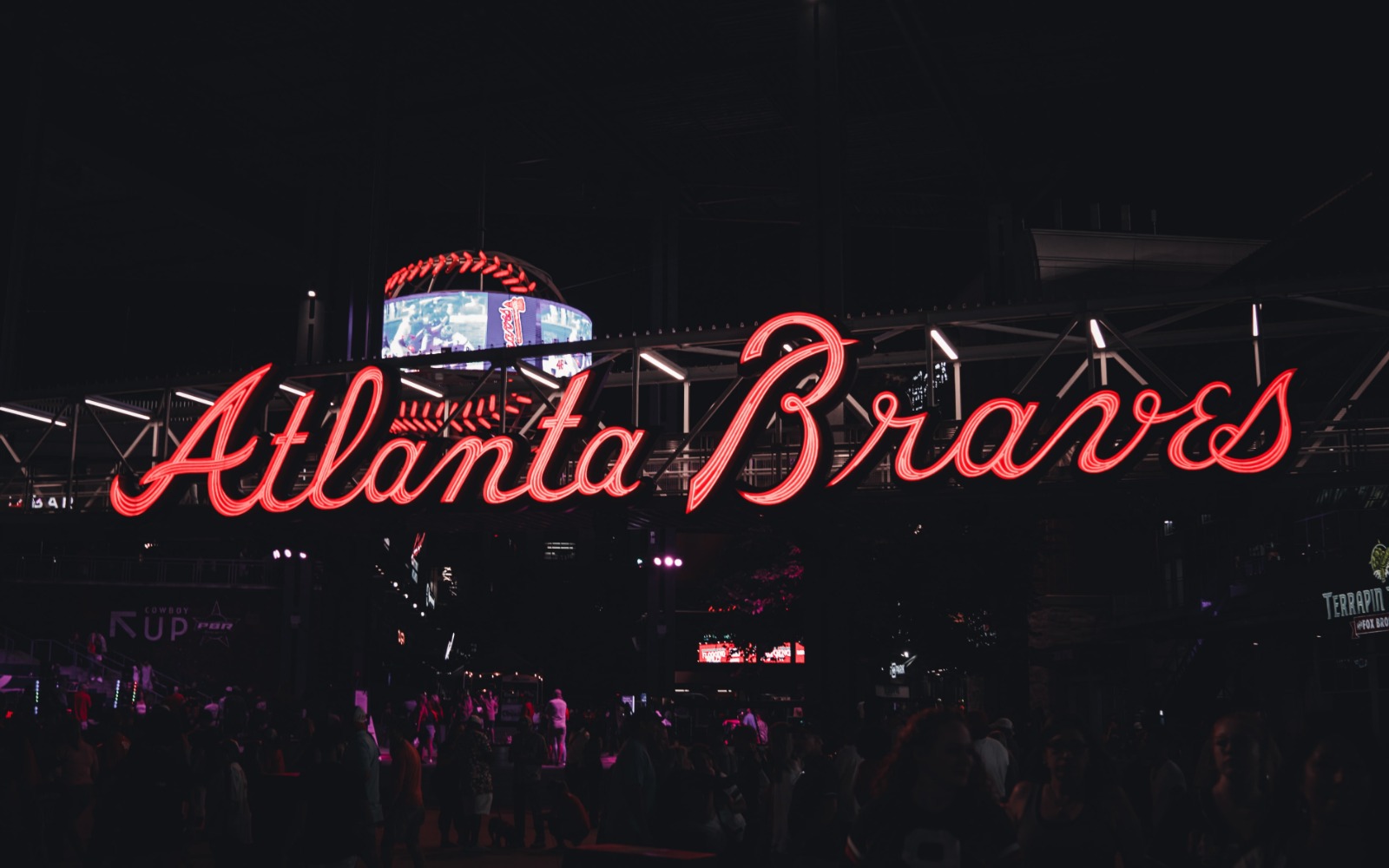 Atlanta Braves Game Transportation from Helen, GA | Groovy Buses